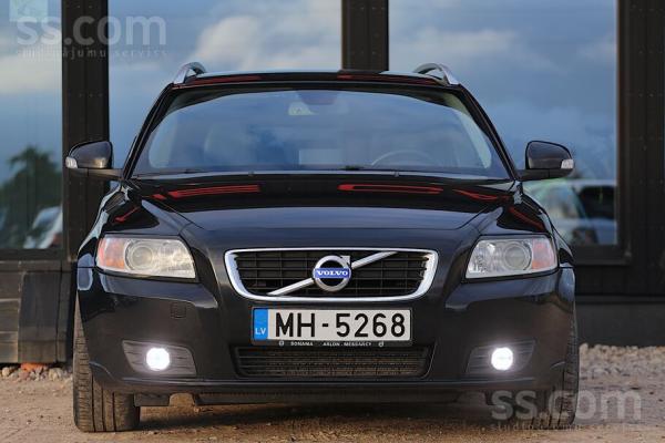 Black Volvo V50 2012 in Tukums, with an engine capacity of 1.60 L and mileage of 389 thousand km for 2850 €, photo 2 on AUTOMOTO.COM.LV