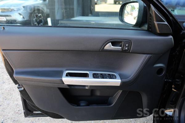 Black Volvo V50 2012 in Tukums, with an engine capacity of 1.60 L and mileage of 389 thousand km for 2850 €, photo 8 on AUTOMOTO.COM.LV
