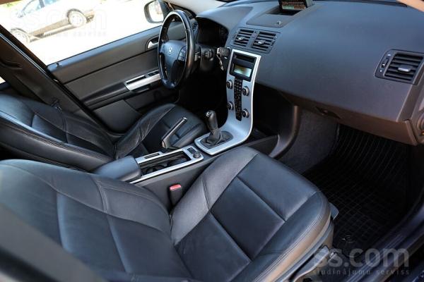 Black Volvo V50 2012 in Tukums, with an engine capacity of 1.60 L and mileage of 389 thousand km for 2850 €, photo 10 on AUTOMOTO.COM.LV
