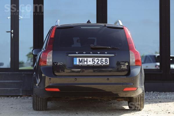 Black Volvo V50 2012 in Tukums, with an engine capacity of 1.60 L and mileage of 389 thousand km for 2850 €, photo 4 on AUTOMOTO.COM.LV
