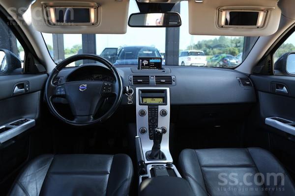 Black Volvo V50 2012 in Tukums, with an engine capacity of 1.60 L and mileage of 389 thousand km for 2850 €, photo 6 on AUTOMOTO.COM.LV