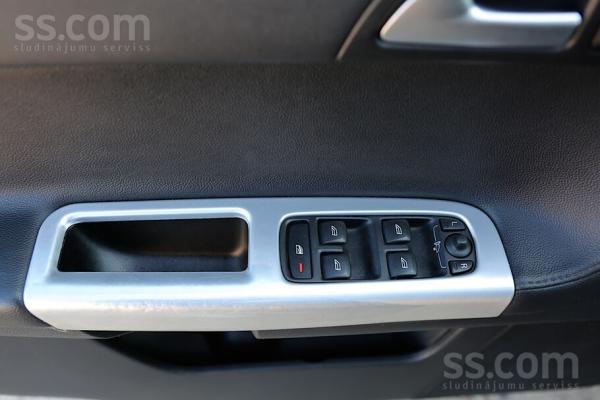 Black Volvo V50 2012 in Tukums, with an engine capacity of 1.60 L and mileage of 389 thousand km for 2850 €, photo 9 on AUTOMOTO.COM.LV