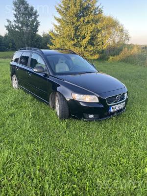 Melns Volvo V50 2012 Rēzekne, ar dzinēja tilpumu 1.60 L un nobraukumu 242 tūkst. km par 3000 €, foto  vietnē AUTOMOTO.COM.LV