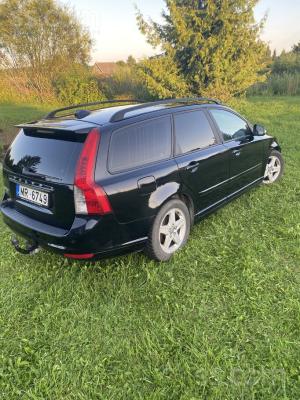 Melns Volvo V50 2012 Rēzekne, ar dzinēja tilpumu 1.60 L un nobraukumu 242 tūkst. km par 3000 €, foto 3 vietnē AUTOMOTO.COM.LV