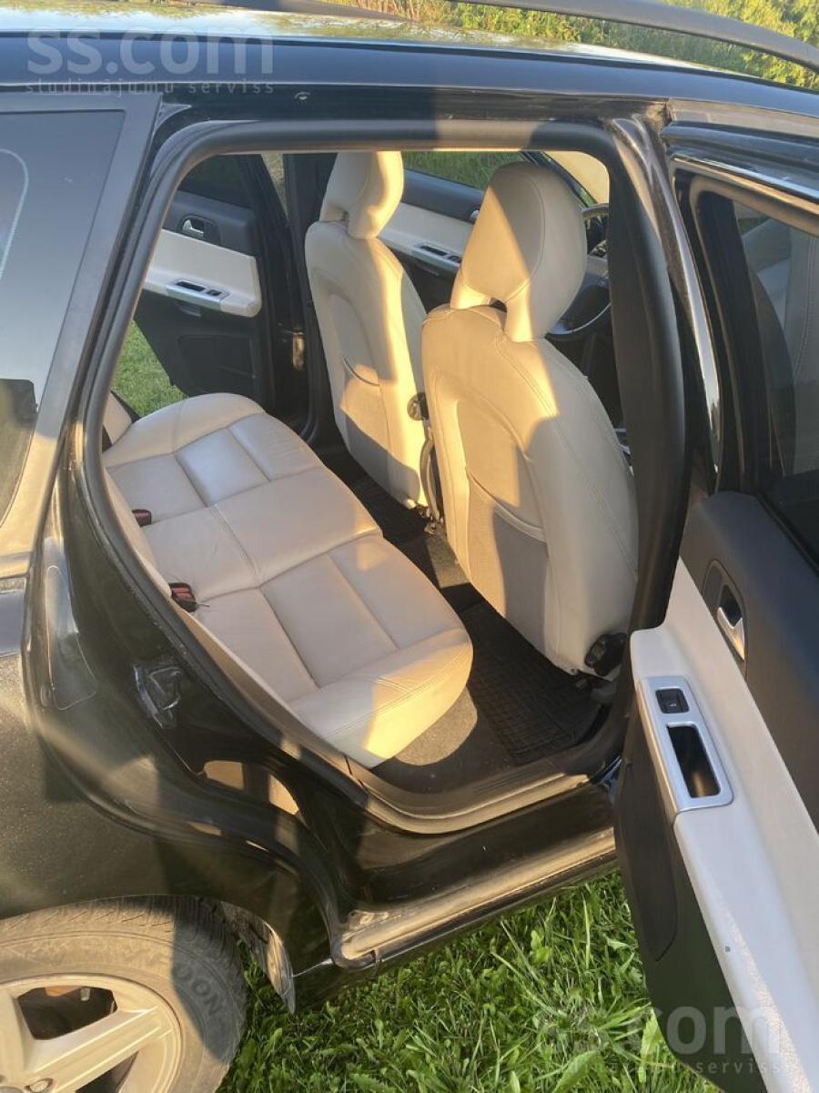Melns Volvo V50 2012 Rēzekne, ar dzinēja tilpumu 1.60 L un nobraukumu 242 tūkst. km par 3000 €, foto 6 vietnē AUTOMOTO.COM.LV