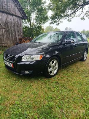 Black Volvo V50 2012 in Saldus, with an engine capacity of 1.60 L and mileage of 256 thousand km for 3999 €, photo  on AUTOMOTO.COM.LV