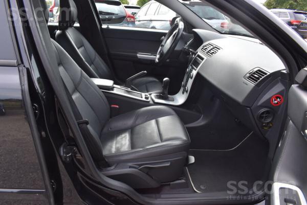 Black Volvo V50 2012 in Kuldiga, with an engine capacity of 1.60 L and mileage of 0 thousand km for 5990 €, photo 7 on AUTOMOTO.COM.LV