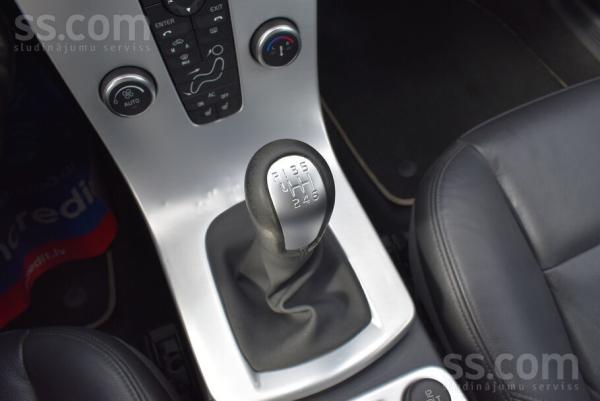 Black Volvo V50 2012 in Kuldiga, with an engine capacity of 1.60 L and mileage of 0 thousand km for 5990 €, photo 9 on AUTOMOTO.COM.LV