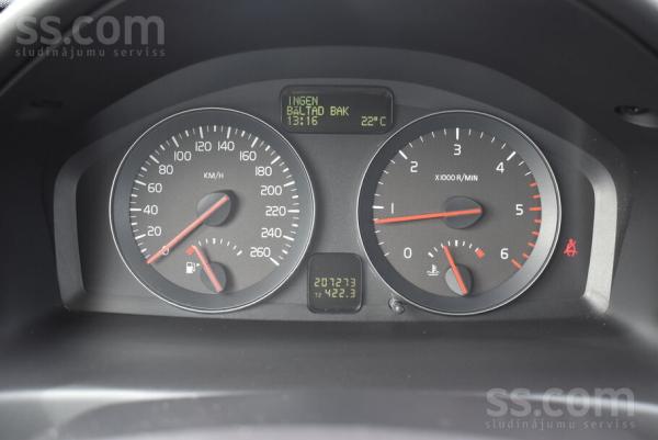 Black Volvo V50 2012 in Kuldiga, with an engine capacity of 1.60 L and mileage of 0 thousand km for 5990 €, photo 11 on AUTOMOTO.COM.LV
