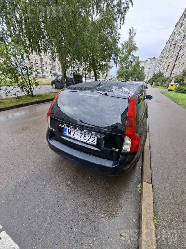 Melns Volvo V50 2012 Rīga, ar dzinēja tilpumu 1.60 L un nobraukumu 193 tūkst. km par 4500 €, foto 1 vietnē AUTOMOTO.COM.LV