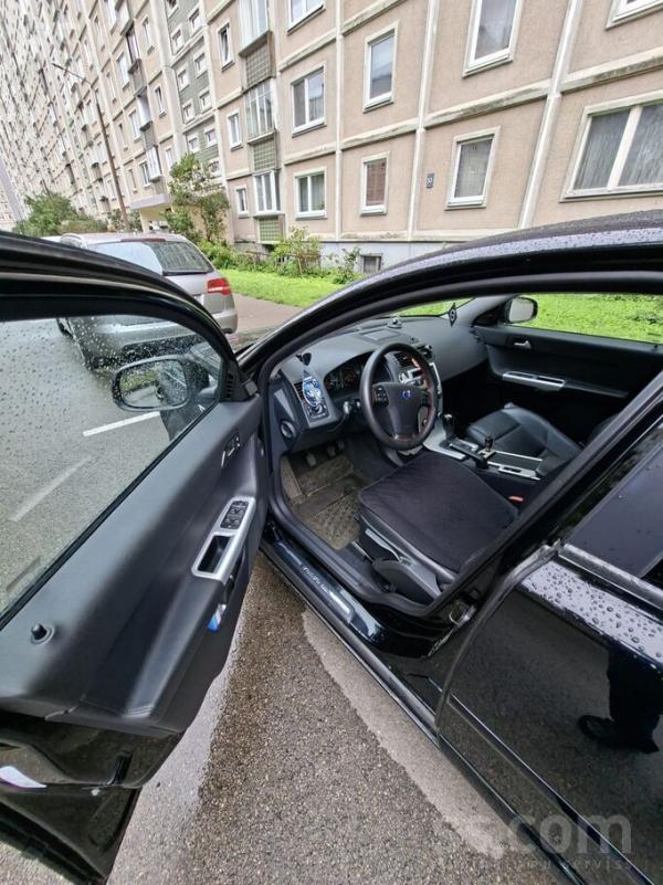 Melns Volvo V50 2012 Rīga, ar dzinēja tilpumu 1.60 L un nobraukumu 193 tūkst. km par 4500 €, foto 7 vietnē AUTOMOTO.COM.LV