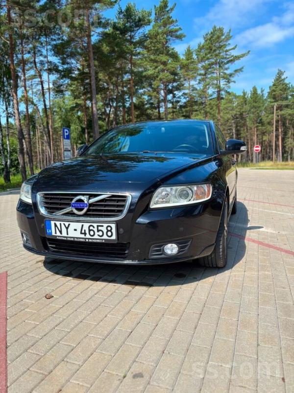 Черный Вольво В50 2012 в Валмиера, объемом двигателя 1.60 л и пробегом 361 тыс. км за 3350 €, фото 3 на AUTOMOTO.COM.LV