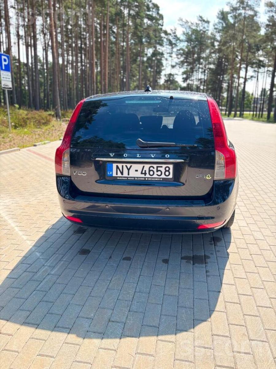 Black Volvo V50 2012 in Valmiera, with an engine capacity of 1.60 L and mileage of 361 thousand km for 3350 €, photo 5 on AUTOMOTO.COM.LV