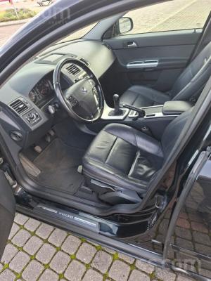 Black Volvo V50 2012 in Valmiera, with an engine capacity of 1.60 L and mileage of 361 thousand km for 3350 €, photo 8 on AUTOMOTO.COM.LV
