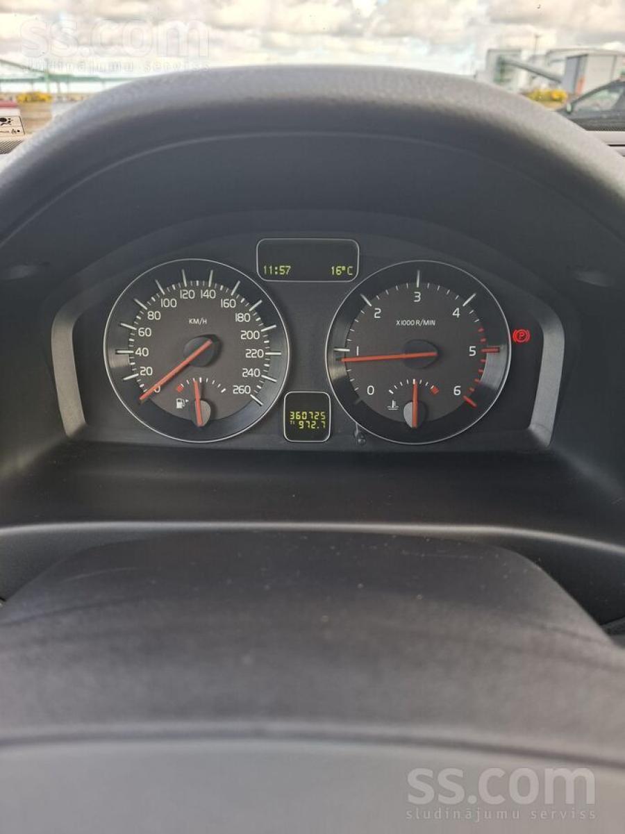 Black Volvo V50 2012 in Valmiera, with an engine capacity of 1.60 L and mileage of 361 thousand km for 3350 €, photo 11 on AUTOMOTO.COM.LV