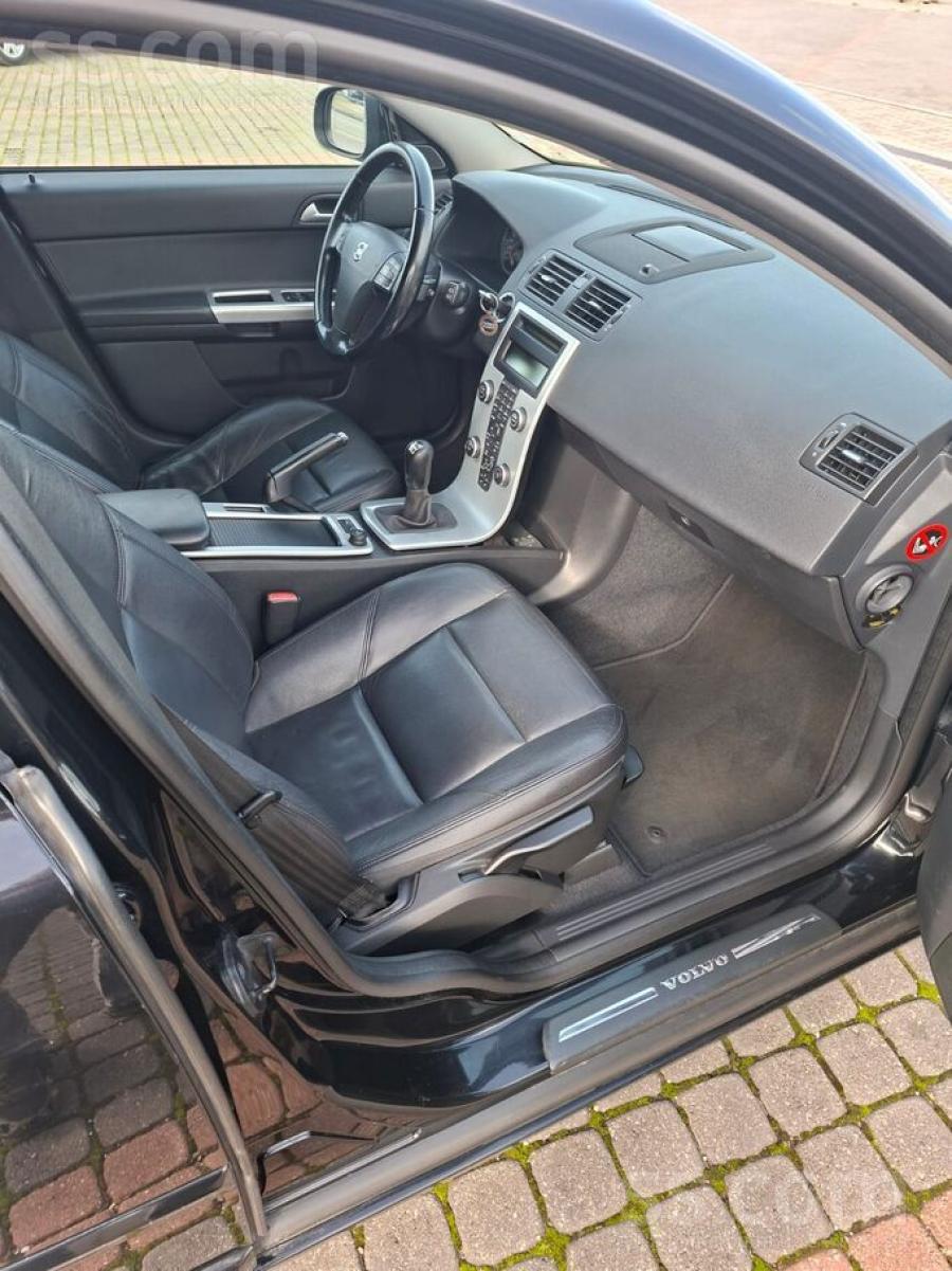 Melns Volvo V50 2012 Jelgava, ar dzinēja tilpumu 1.60 L un nobraukumu 373 tūkst. km par 3350 €, foto 7 vietnē AUTOMOTO.COM.LV
