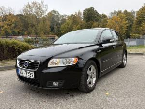 Black Volvo V50 2012 in Riga, with an engine capacity of 1.60 L and mileage of 194 thousand km for 4097 €, photo 1 on AUTOMOTO.COM.LV
