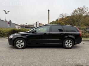 Black Volvo V50 2012 in Riga, with an engine capacity of 1.60 L and mileage of 194 thousand km for 4097 €, photo 3 on AUTOMOTO.COM.LV