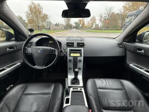 Black Volvo V50 2012 in Riga, with an engine capacity of 1.60 L and mileage of 194 thousand km for 4097 €, photo 7 on AUTOMOTO.COM.LV