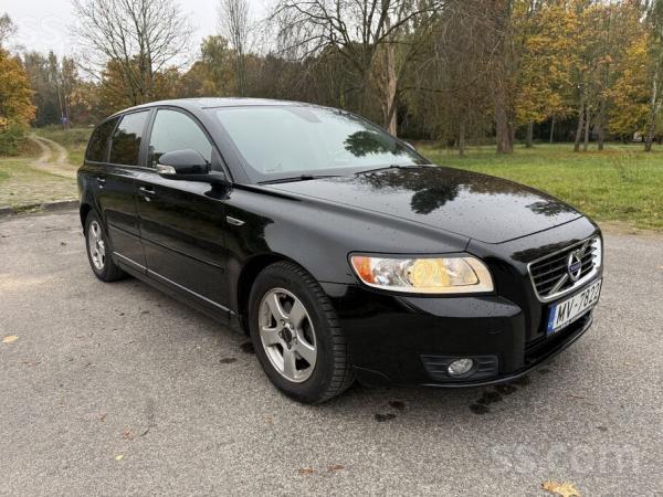 Volvo V50 2012 in Riga on AUTOMOTO.COM.LV Black Volvo V50 2012 in Riga, with an engine capacity of 1.60 L and mileage of 194 thousand km for 4097 ā¬, photo 6 on AUTOMOTO.COM.LV