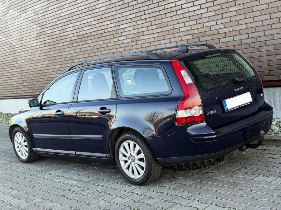 Blue Volvo V50 2005 in Klaipeda, with an engine capacity of 1.60 L and mileage of 220 thousand km for 1700 €, photo 1 on AUTOMOTO.COM.LV
