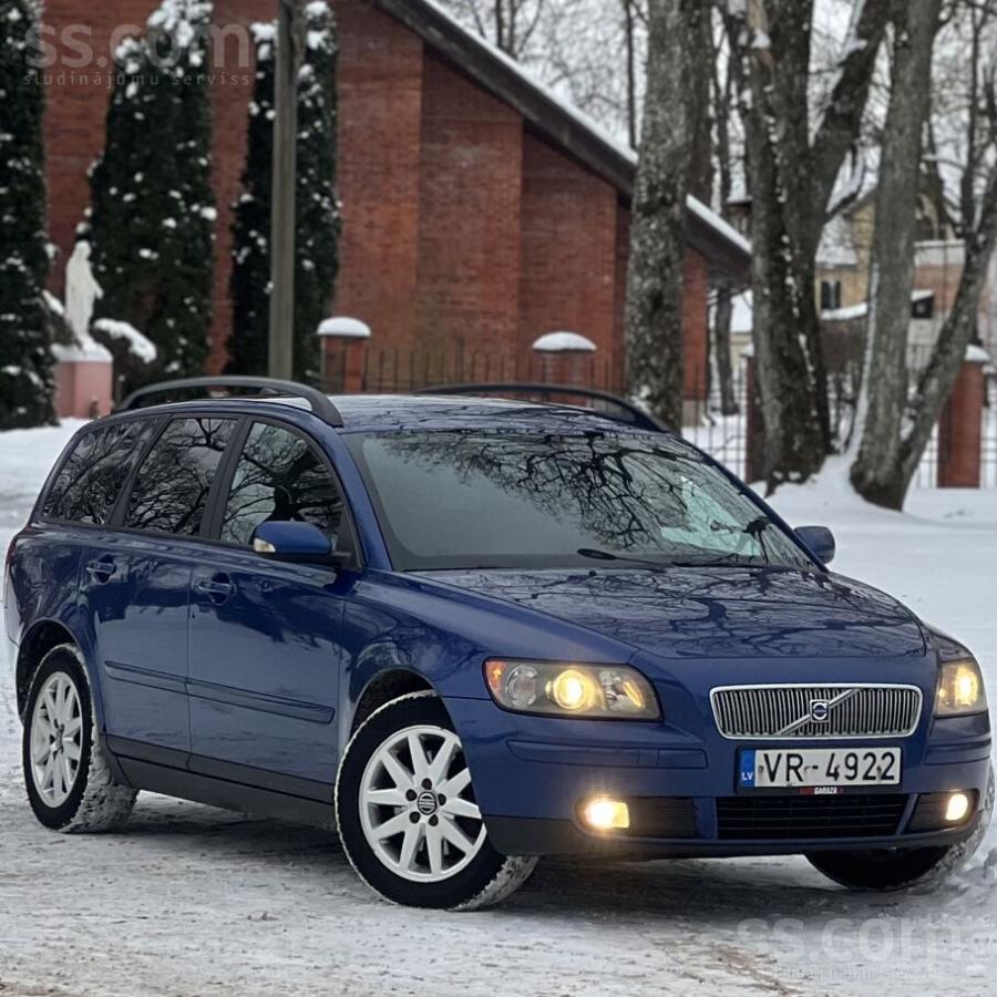 Blue Volvo V50 2006 in Dobele, with an engine capacity of 2.00 L and mileage of 425 thousand km for 2450 €, photo 1 on AUTOMOTO.COM.LV