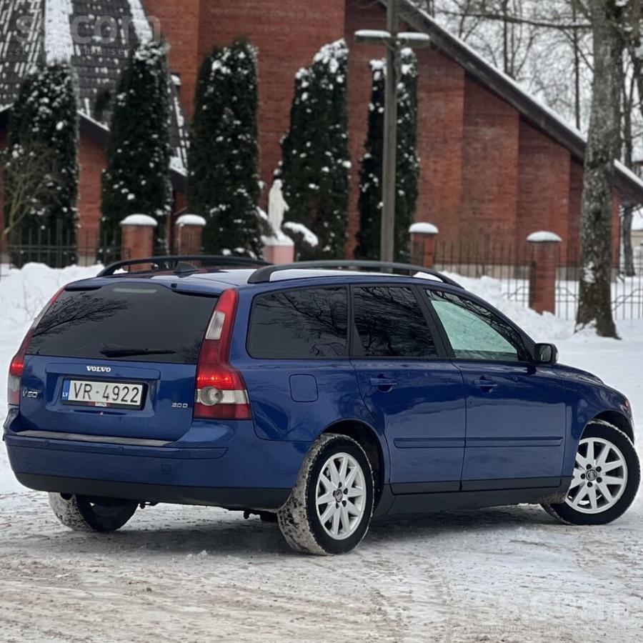 Blue Volvo V50 2006 in Dobele, with an engine capacity of 2.00 L and mileage of 425 thousand km for 2450 €, photo 3 on AUTOMOTO.COM.LV