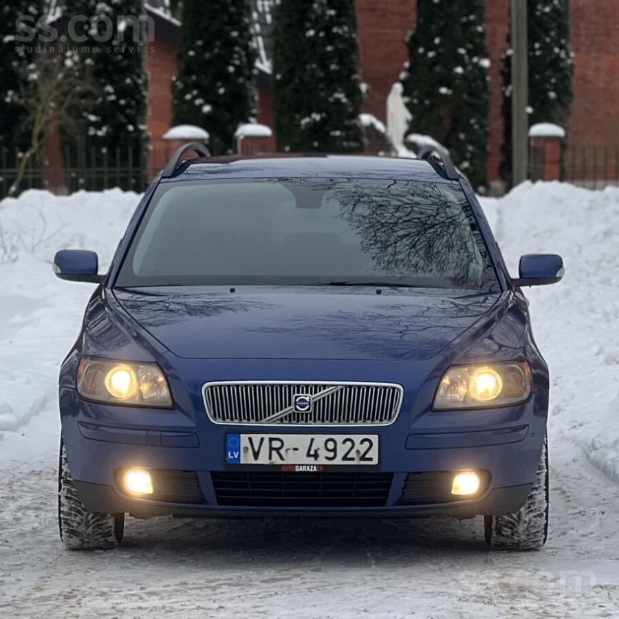 Blue Volvo V50 2006 in Dobele, with an engine capacity of 2.00 L and mileage of 425 thousand km for 2450 €, photo 5 on AUTOMOTO.COM.LV