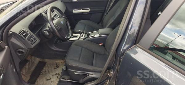 Zils Volvo V50 2009 Daugavpils, ar dzinēja tilpumu 2.00 L un nobraukumu 219 tūkst. km par 3000 €, foto 3 vietnē AUTOMOTO.COM.LV