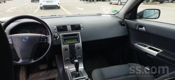 Zils Volvo V50 2009 Daugavpils, ar dzinēja tilpumu 2.00 L un nobraukumu 219 tūkst. km par 3000 €, foto 4 vietnē AUTOMOTO.COM.LV