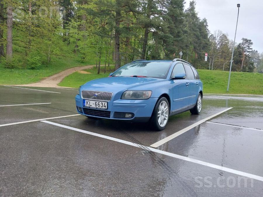 Zils Volvo V50 2004 Alūksne, ar dzinēja tilpumu 2.00 L un nobraukumu 0 tūkst. km par 1800 €, foto 1 vietnē AUTOMOTO.COM.LV
