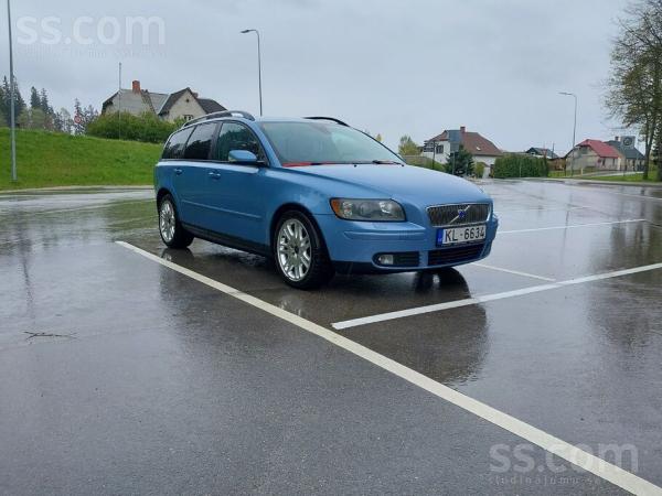 Blue Volvo V50 2004 in Aluksne, with an engine capacity of 2.00 L and mileage of 0 thousand km for 2150 €, photo 2 on AUTOMOTO.COM.LV