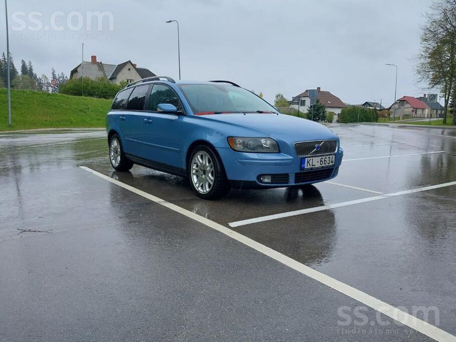 Zils Volvo V50 2004 Alūksne, ar dzinēja tilpumu 2.00 L un nobraukumu 0 tūkst. km par 1800 €, foto 2 vietnē AUTOMOTO.COM.LV