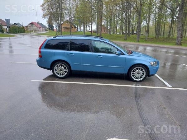 Blue Volvo V50 2004 in Aluksne, with an engine capacity of 2.00 L and mileage of 0 thousand km for 2150 €, photo 5 on AUTOMOTO.COM.LV