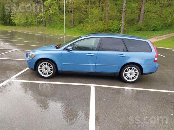 Blue Volvo V50 2004 in Aluksne, with an engine capacity of 2.00 L and mileage of 0 thousand km for 2150 €, photo 6 on AUTOMOTO.COM.LV
