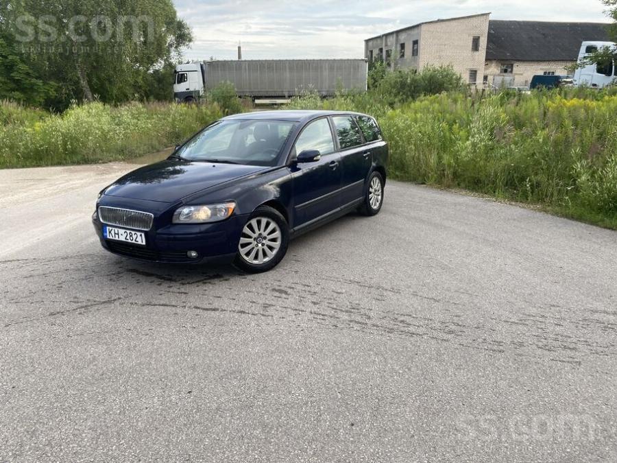 Blue Volvo V50 2004 in Ludza, with an engine capacity of 2.00 L and mileage of 352 thousand km for 1800 €, photo 1 on AUTOMOTO.COM.LV
