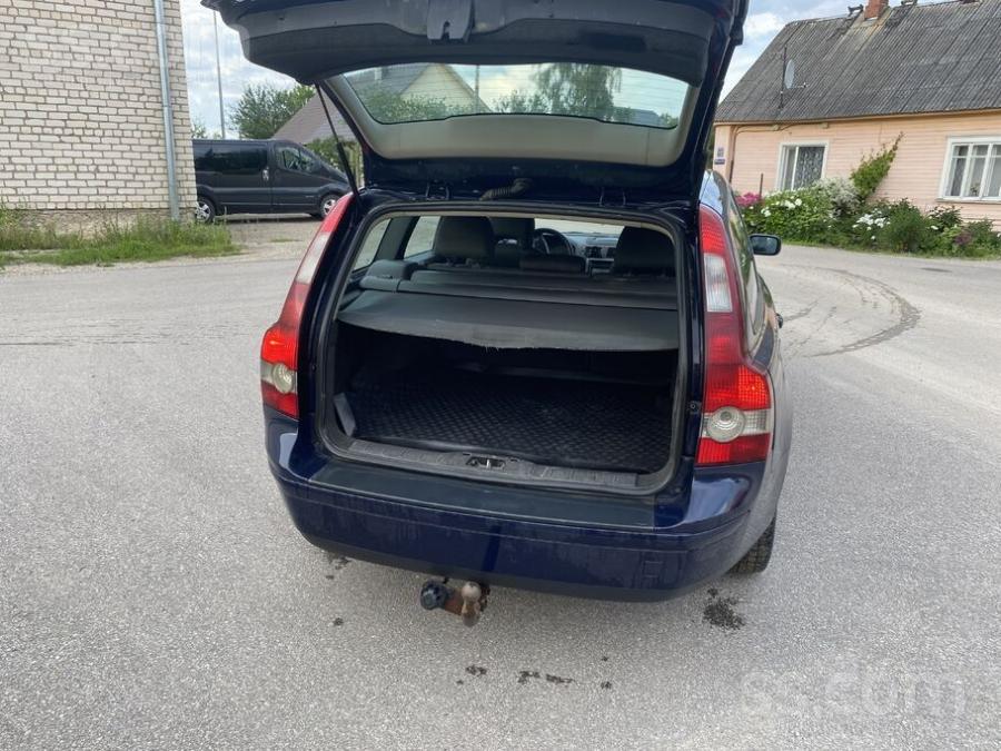 Blue Volvo V50 2004 in Ludza, with an engine capacity of 2.00 L and mileage of 352 thousand km for 1800 €, photo 5 on AUTOMOTO.COM.LV