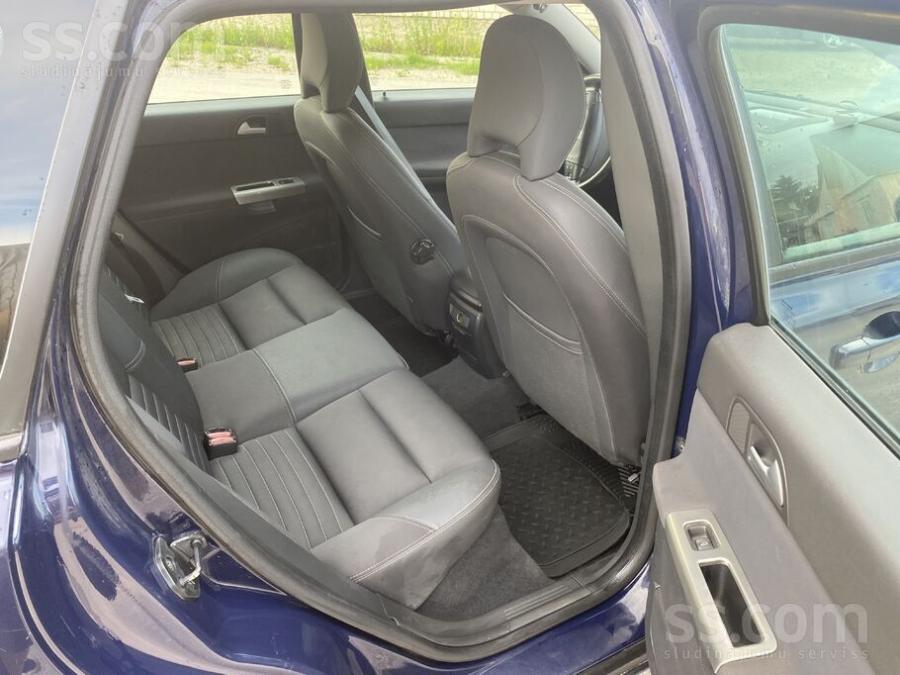 Blue Volvo V50 2004 in Ludza, with an engine capacity of 2.00 L and mileage of 352 thousand km for 1800 €, photo 8 on AUTOMOTO.COM.LV