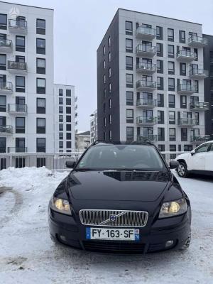 Zils Volvo V50 2004 Viļņa, ar dzinēja tilpumu 2.44 L un nobraukumu 440 tūkst. km par 3100 €, foto 2 vietnē AUTOMOTO.COM.LV