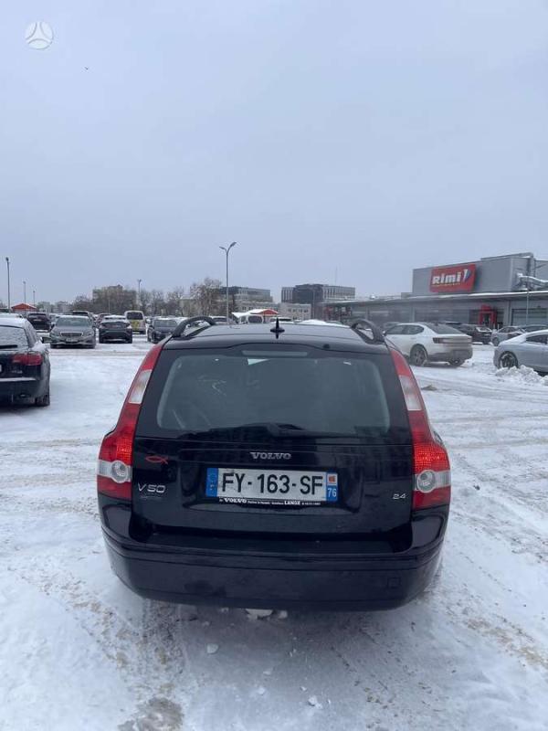 Blue Volvo V50 2004 in Vilnius, with an engine capacity of 2.44 L and mileage of 440 thousand km for 3100 €, photo 5 on AUTOMOTO.COM.LV