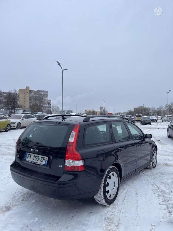 Blue Volvo V50 2004 in Vilnius, with an engine capacity of 2.44 L and mileage of 440 thousand km for 3100 €, photo 6 on AUTOMOTO.COM.LV