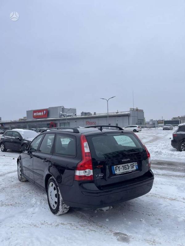Blue Volvo V50 2004 in Vilnius, with an engine capacity of 2.44 L and mileage of 440 thousand km for 3100 €, photo 7 on AUTOMOTO.COM.LV