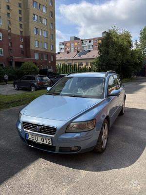 Синий Вольво В50 2004 в Каунас, объемом двигателя 2.00 л и пробегом 376 тыс. км за 1350 €, фото 3 на AUTOMOTO.COM.LV