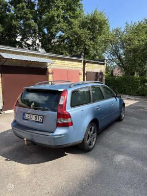 Синий Вольво В50 2004 в Каунас, объемом двигателя 2.00 л и пробегом 376 тыс. км за 1350 €, фото 4 на AUTOMOTO.COM.LV