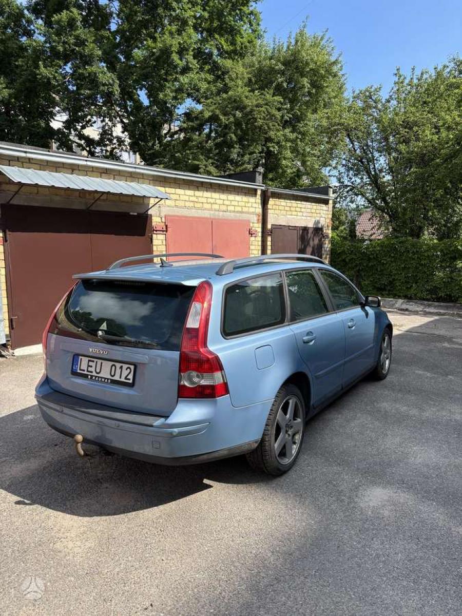 Синий Вольво В50 2004 в Каунас, объемом двигателя 2.00 л и пробегом 376 тыс. км за 1350 €, фото 4 на AUTOMOTO.COM.LV
