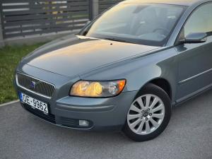 Zils Volvo V50 2004 Jelgava, ar dzinēja tilpumu 2.00 L un nobraukumu 357 tūkst. km par 2300 €, foto 3 vietnē AUTOMOTO.COM.LV