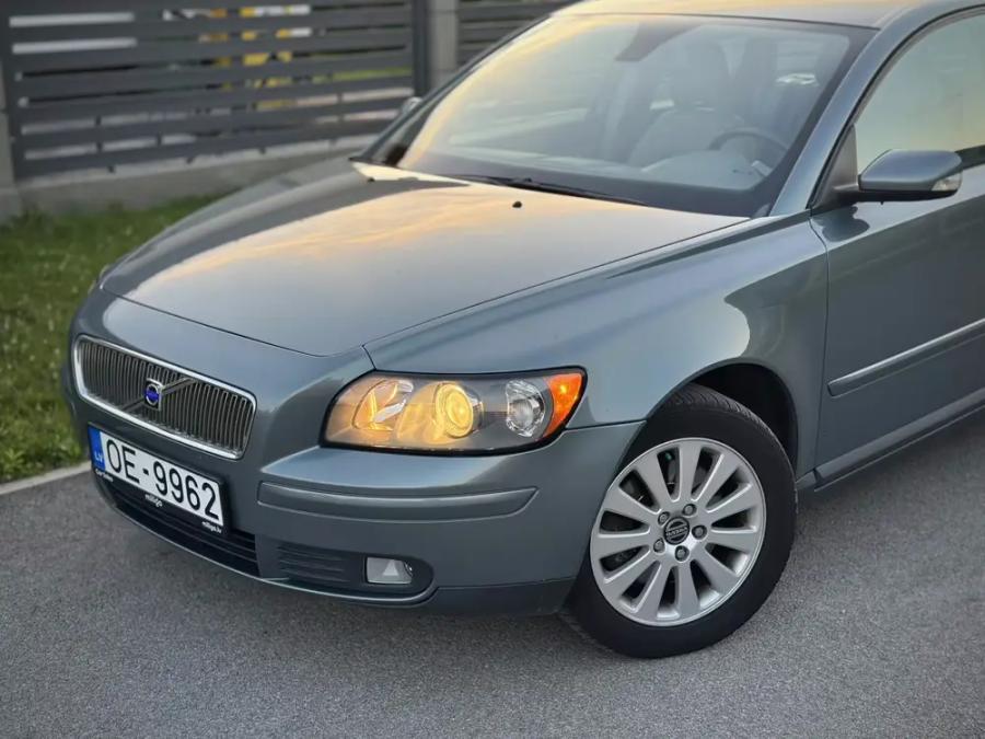 Zils Volvo V50 2004 Jelgava, ar dzinēja tilpumu 2.00 L un nobraukumu 357 tūkst. km par 2300 €, foto 3 vietnē AUTOMOTO.COM.LV