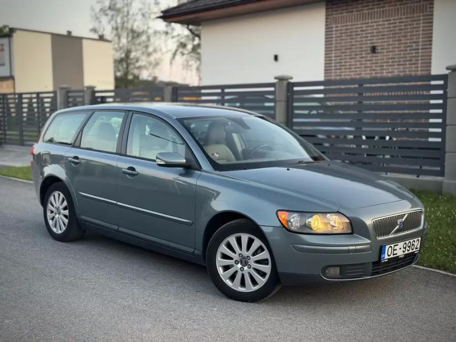 Zils Volvo V50 2004 Jelgava, ar dzinēja tilpumu 2.00 L un nobraukumu 357 tūkst. km par 2300 €, foto 5 vietnē AUTOMOTO.COM.LV