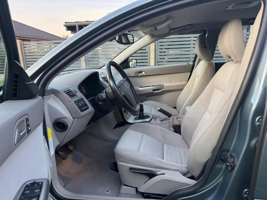 Zils Volvo V50 2004 Jelgava, ar dzinēja tilpumu 2.00 L un nobraukumu 357 tūkst. km par 2300 €, foto 9 vietnē AUTOMOTO.COM.LV