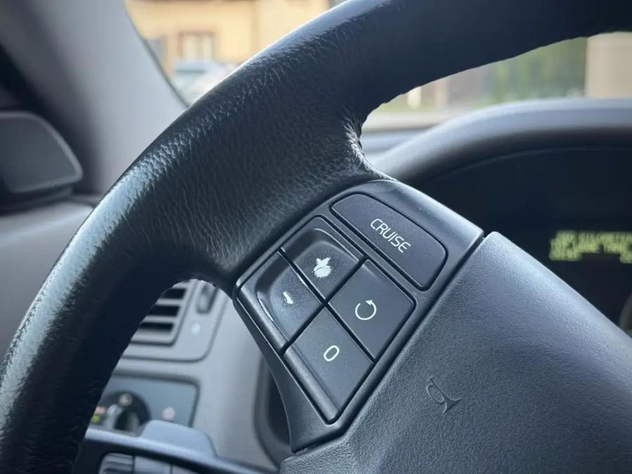 Zils Volvo V50 2004 Jelgava, ar dzinēja tilpumu 2.00 L un nobraukumu 357 tūkst. km par 2300 €, foto 16 vietnē AUTOMOTO.COM.LV